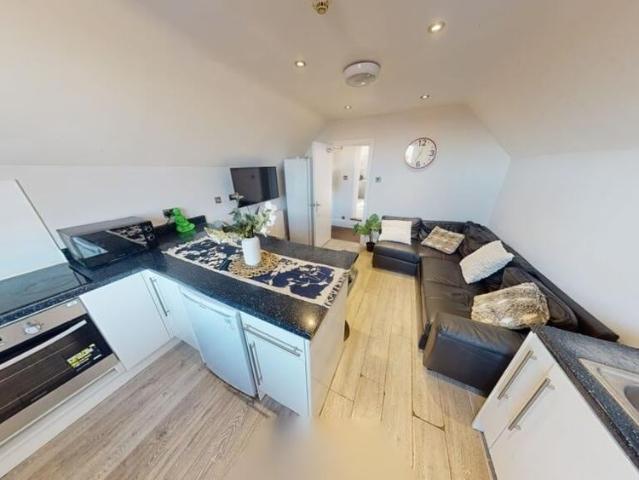 Room in a Shared Flat, Derby Road, NG7
