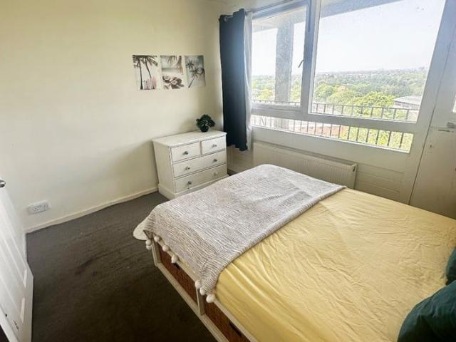 Room in a Shared Flat, Dunbridge House, SW15