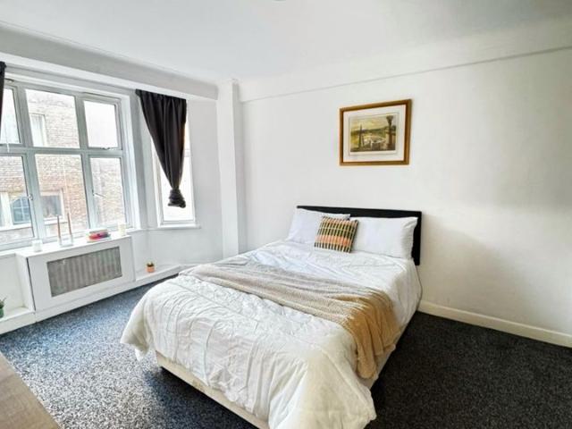 Room in a Shared Flat, Edgware Road, W2