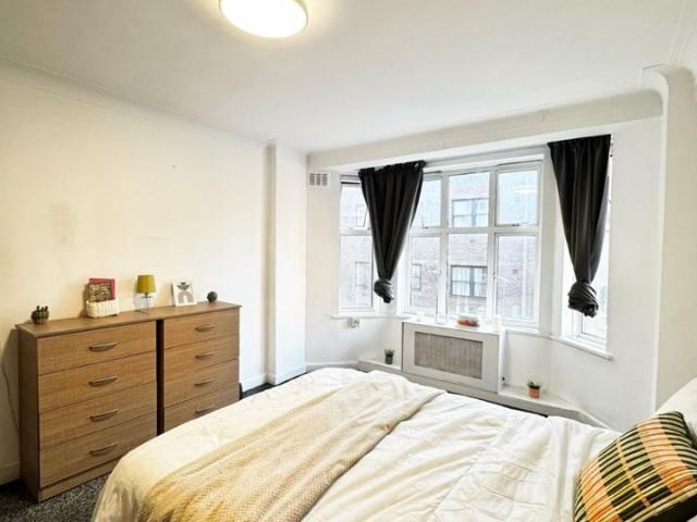 Room in a Shared Flat, Edgware Road, W2