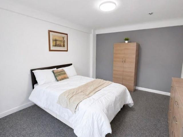 Room in a Shared Flat, Edgware Road, W2