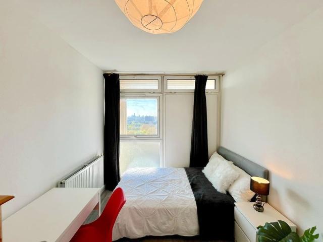 Room in a Shared Flat, Edinburgh House, W9