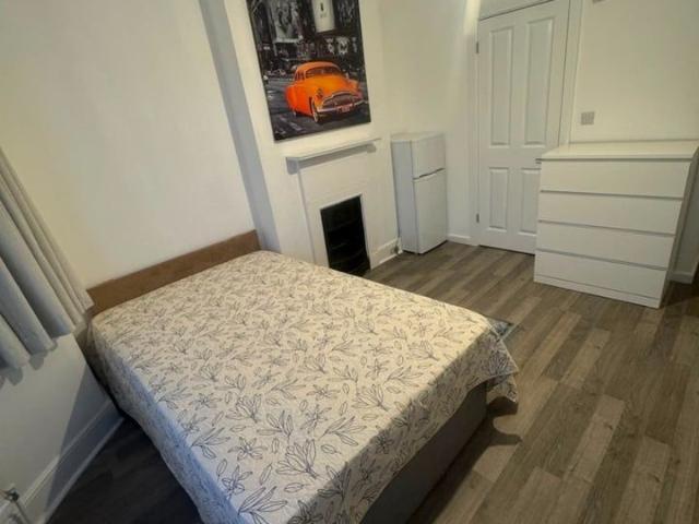 Room in a Shared Flat, Egerton Gardens, NW4