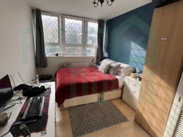 Room in a Shared Flat, Elgin House, E14