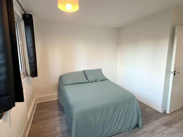 Room in a shared flat for rent in Notting Barns, London