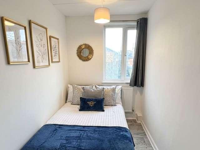 Room in a shared flat for rent in Notting Barns, London
