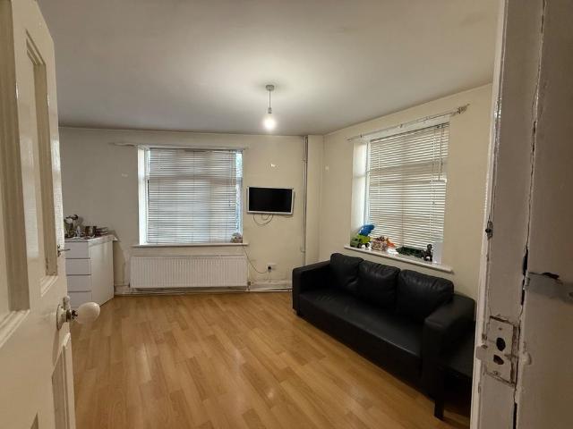 Room in a Shared Flat, Forty Avenue, HA9