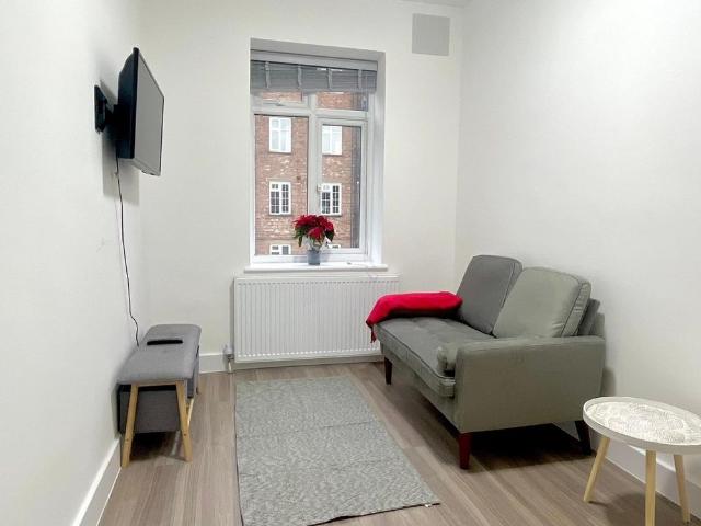 Room in a Shared Flat, Frognal Court, NW3