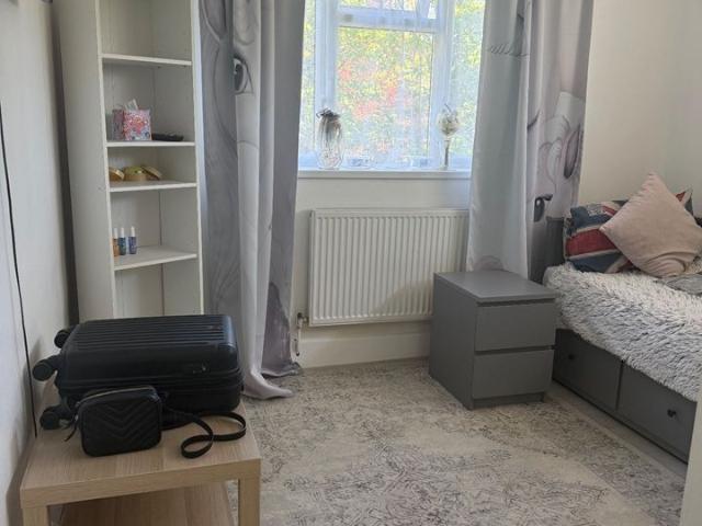 Room in a Shared Flat, Keswick Road, SW15