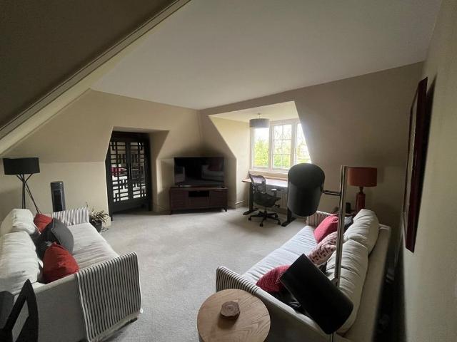 Room in a Shared Flat, Keswick Road, SW15
