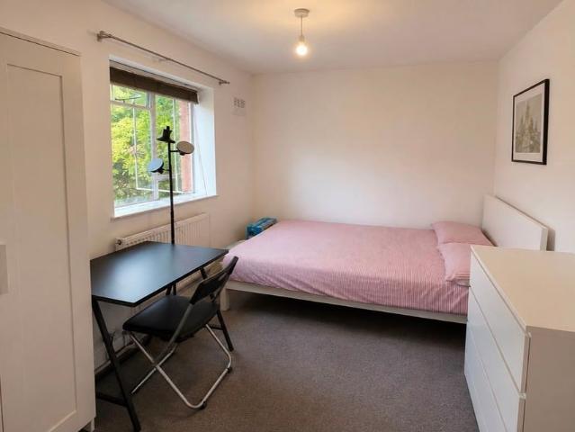 Room in a Shared Flat, Kings Avenue, SW4