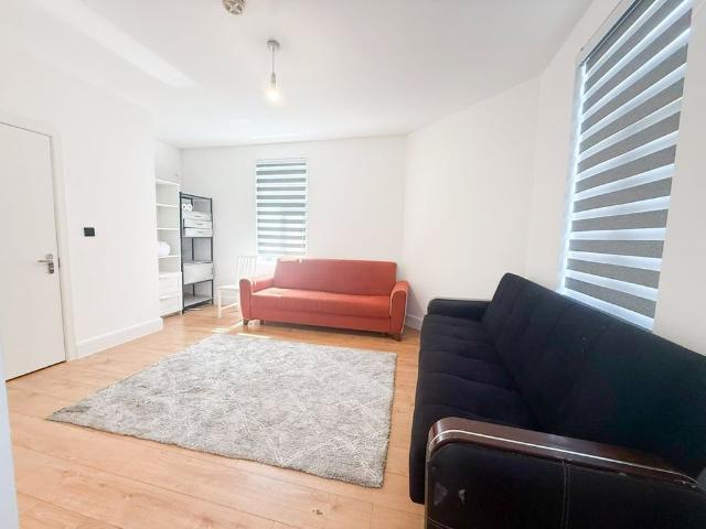 Room in a Shared Flat, Homerton High St, E9