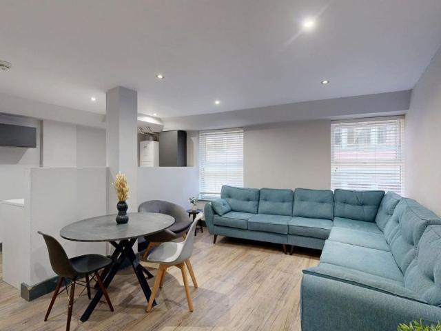 Room in a Shared Flat, Hoods Hideout, NG1