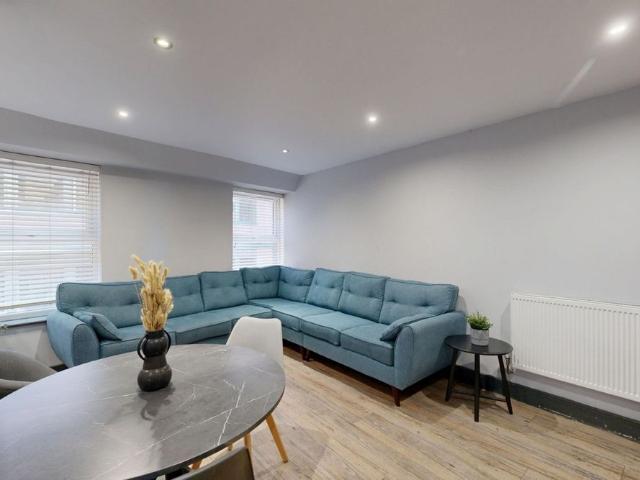 Room in a Shared Flat, Hoods Hideout, NG1