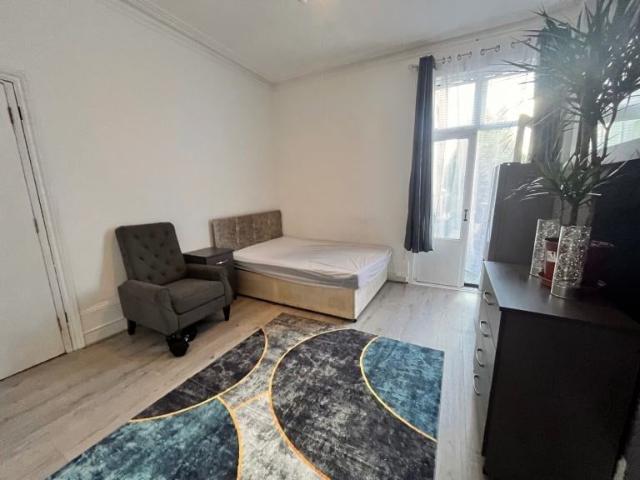 Room in a Shared Flat, Hainthorpe Road, SE27