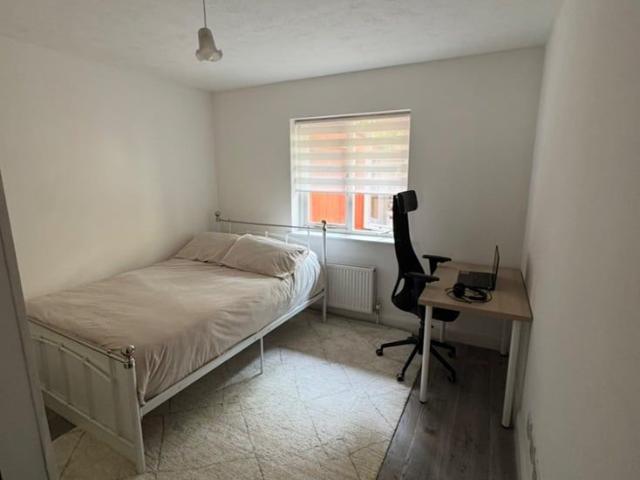Room in a Shared Flat, Hainton Close, E1