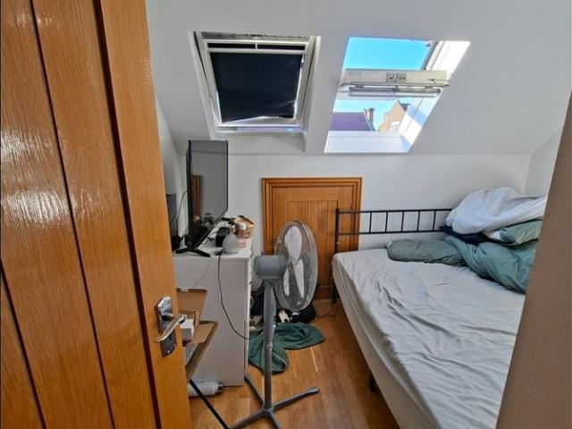 Room in a Shared Flat, Hanworth Road, TW3