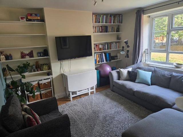 Room in a Shared Flat, Hargraves House, W12