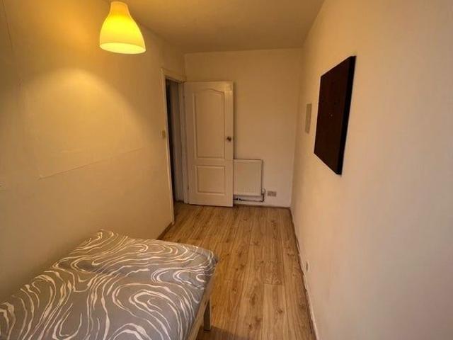Room in a Shared Flat, Hedley House, E14