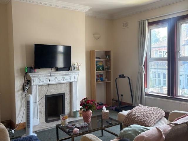 Room in a Shared Flat, Hermitage Road, N4