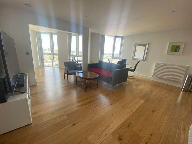 Room in a Shared Flat, High St, E15