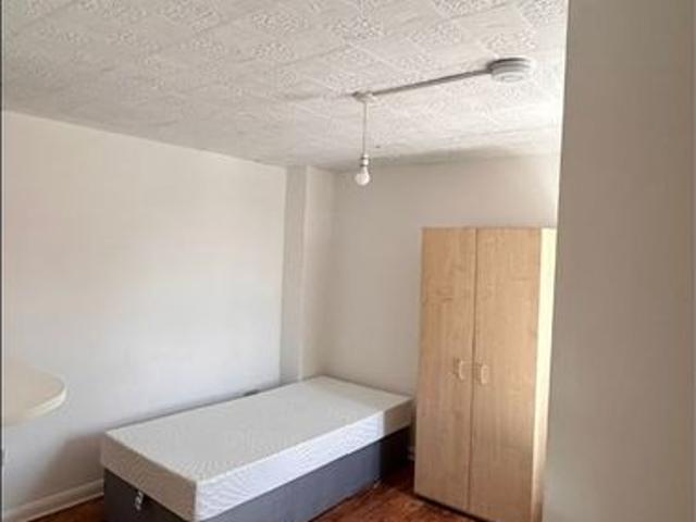 Room in a Shared Flat, High St, NW10