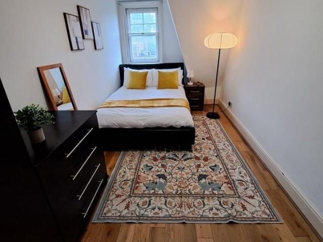 Room in a Shared Flat, Highbury Corner, N5