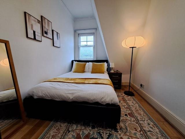 Room in a Shared Flat, Highbury Corner, N5