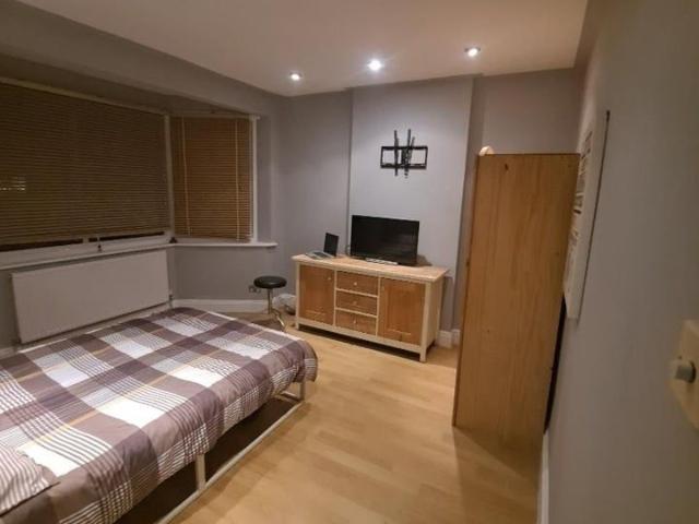 Room in a Shared Flat, Highcroft Avenue, HA0