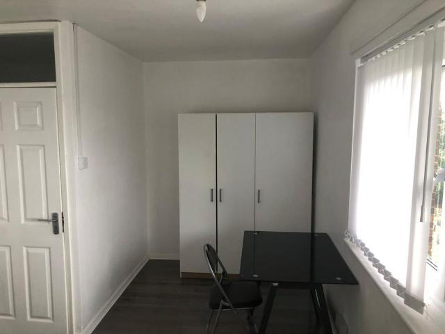 Room in a Shared Flat, Hurdlow Walk, M9