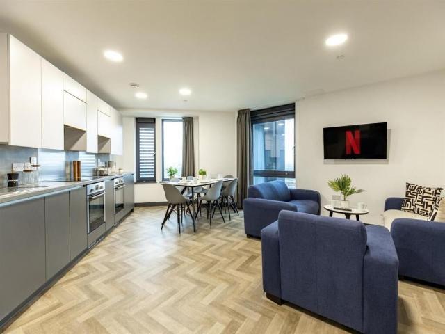 Room in a Shared Flat, Onyx, B4