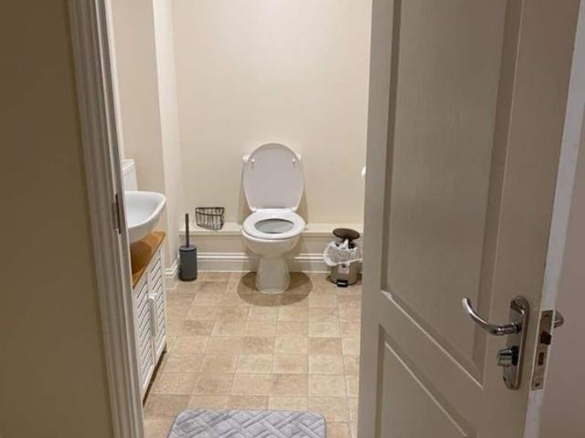 Room in a Shared Flat, Opposite Upney Underground Station B, IG11