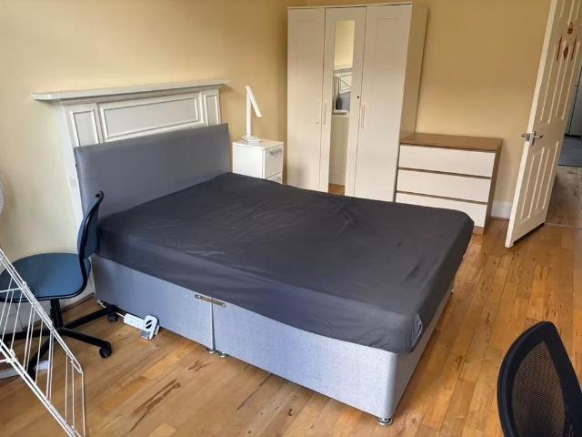 Room in a Shared Flat, Otago St, G12