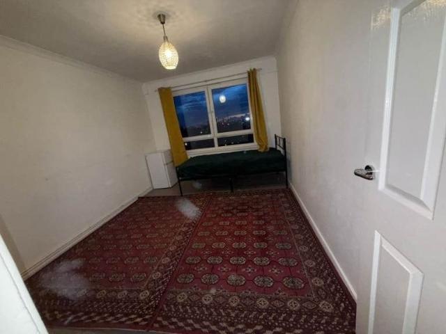 Room in a Shared Flat, Loxford Road, IG11