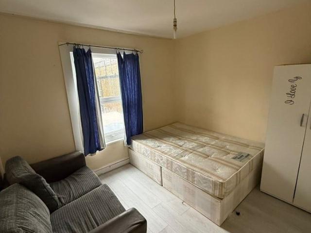 Room in a Shared Flat, London, NW10