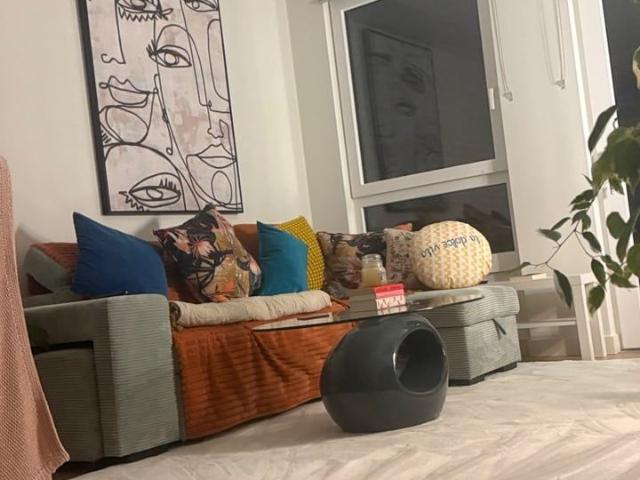 Room in a Shared Flat, London, E14