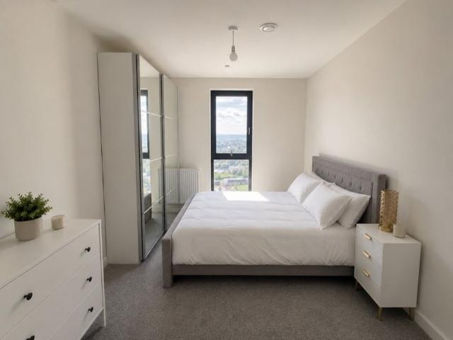 Room in a Shared Flat, Lakeside Drive, NW10