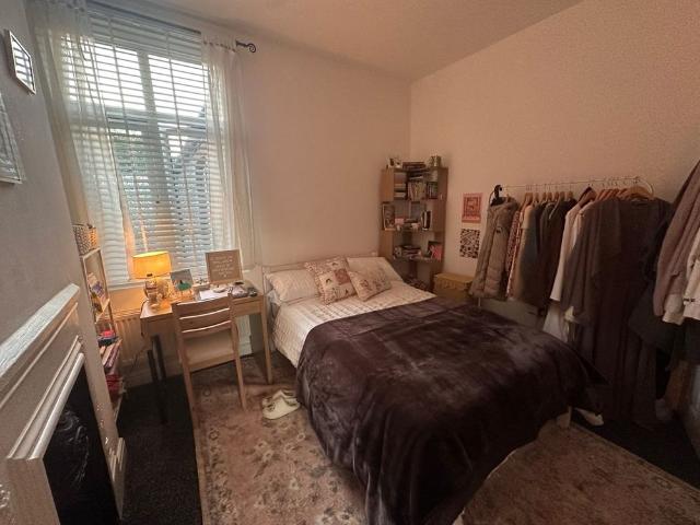 Room in a Shared Flat, Leverson St, SW16