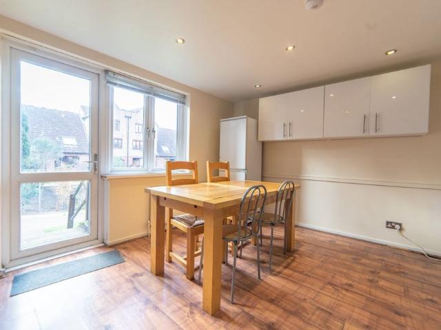 Room in a Shared Flat, Leerdam Drive, E14
