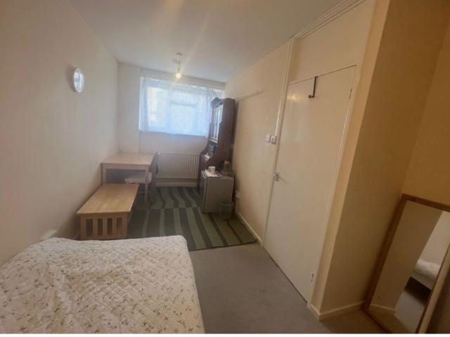 Room in a Shared Flat, Lime Grove, W12