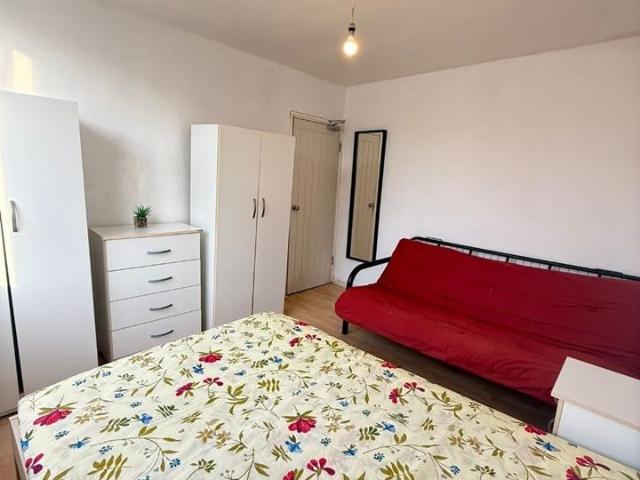 Room in a Shared Flat, Lubbock House, E14