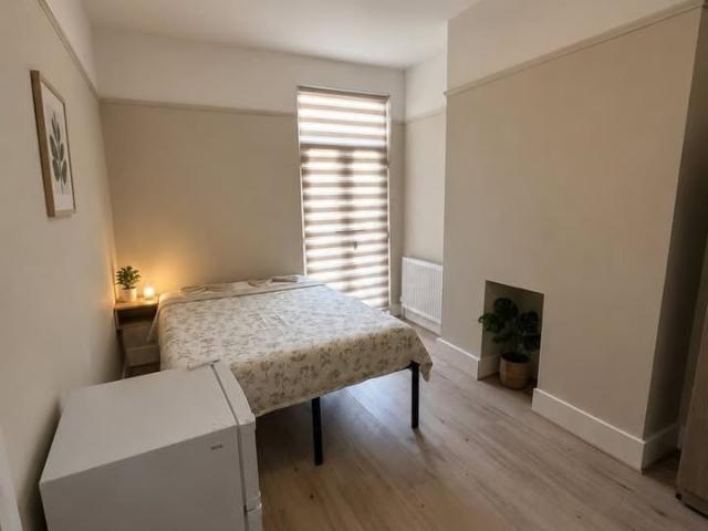 Room in a Shared Flat, Moffat Road Croydon London, CR7