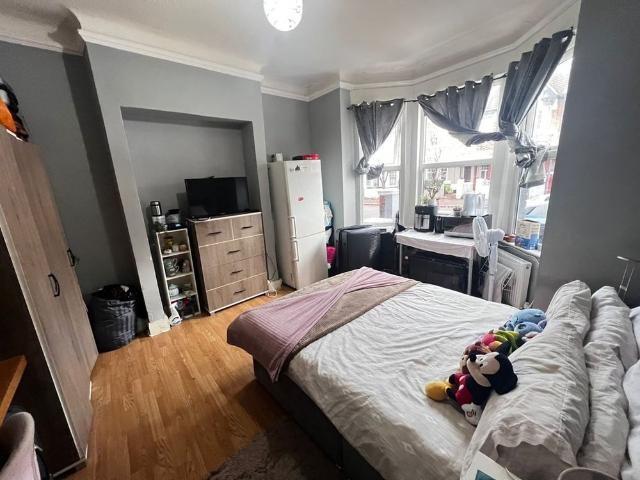 Room in a Shared Flat, Maybury Gardens, NW10