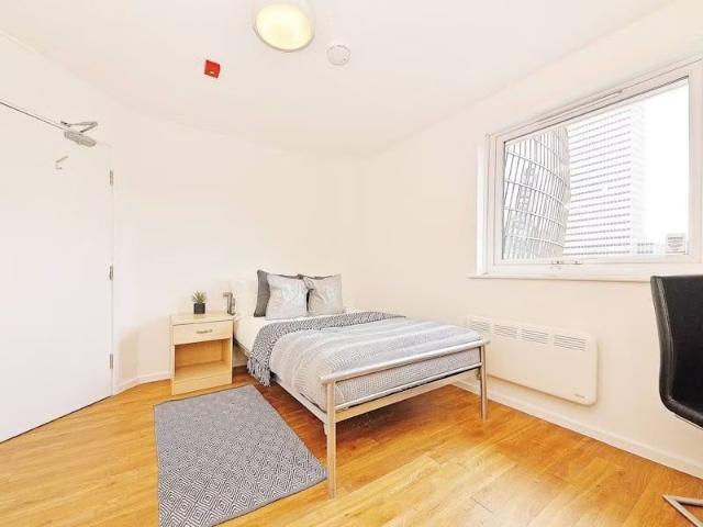 Room in a Shared Flat, Manchester Court, M4