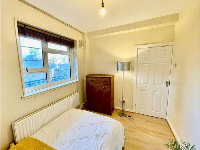 Room in a Shared Flat, Marie Lloyd House, N1