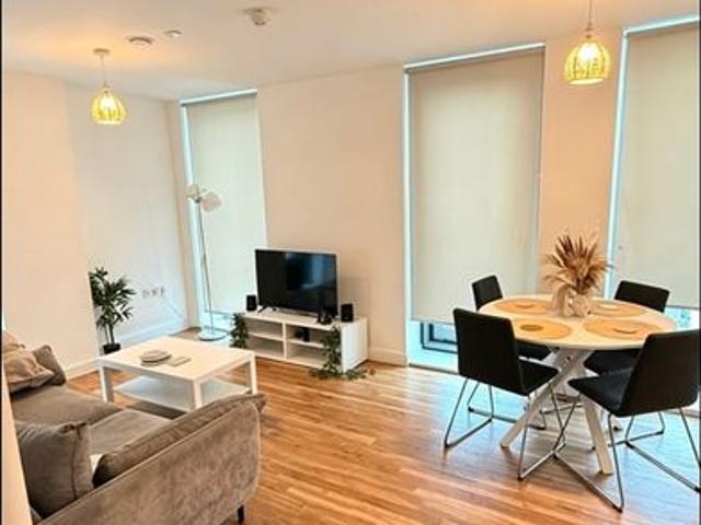 Room in a Shared Flat, Michigan Avenue, M50