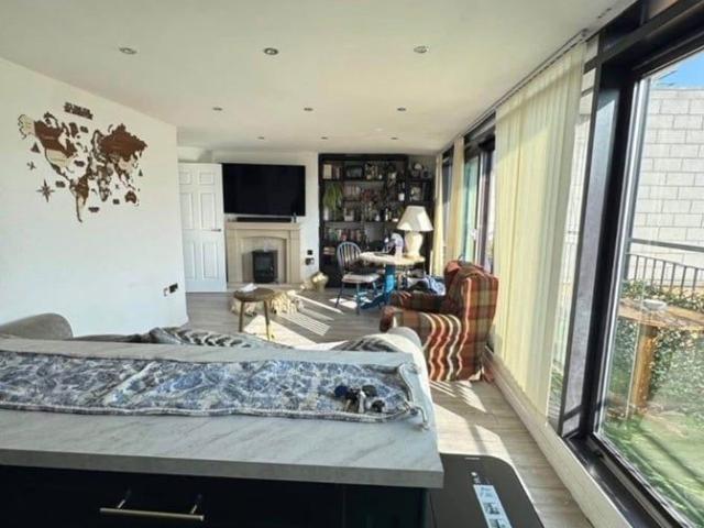 Room in a Shared Flat, Middlewood St, M5