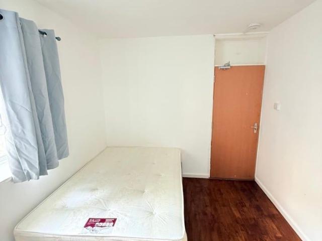 Room in a Shared Flat, Mildura Court, N8