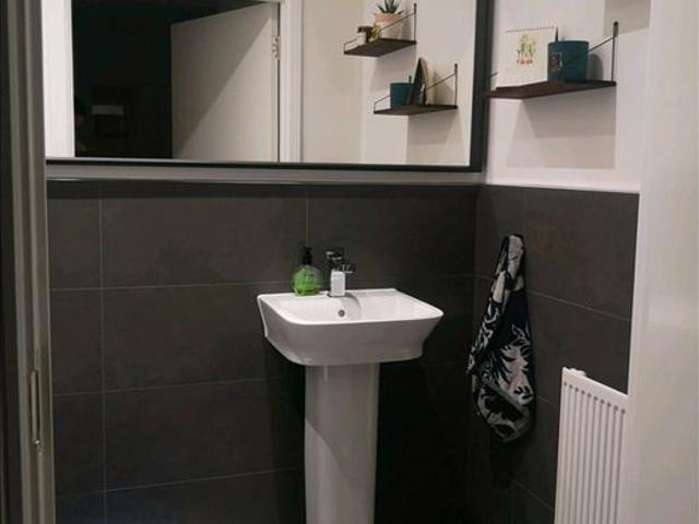 Room in a Shared Flat, New Oxford Court, TW3