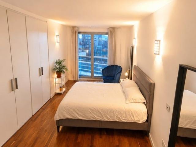 Room in a Shared Flat, New Providence Wharf, E14